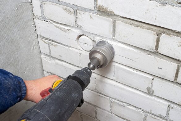 Spritzschutz für das Haus ohne Randstein: Methoden & Effizienz